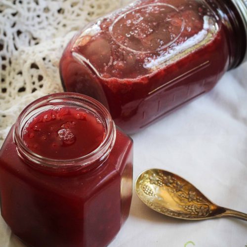 Foraging Red Huckleberry for a Wildcrafted Sweet-Tart Syrup